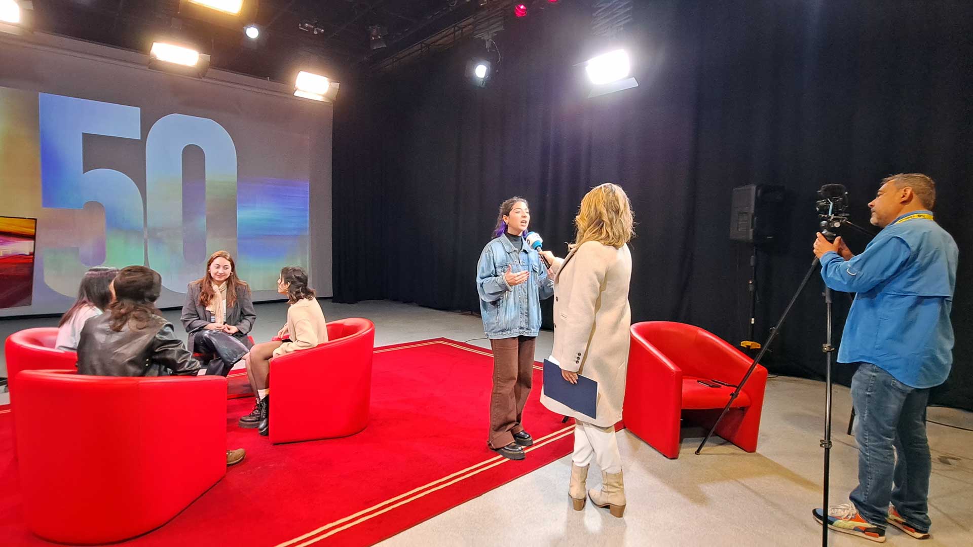 Televisión pública alemana destaca el proyecto "50 días, 50 años" - Vergara 240